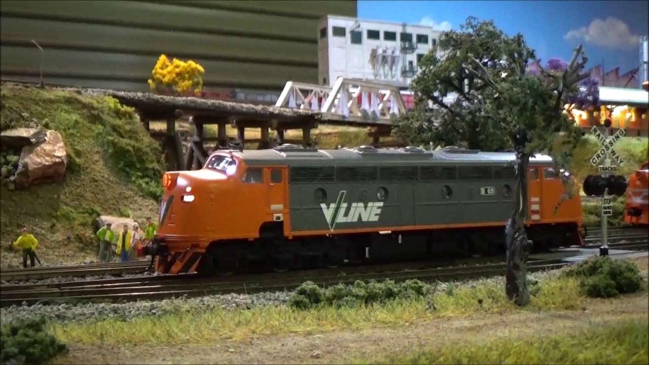 AUSCISION B CLASS LOCOMOTIVE REVIEW - YouTube