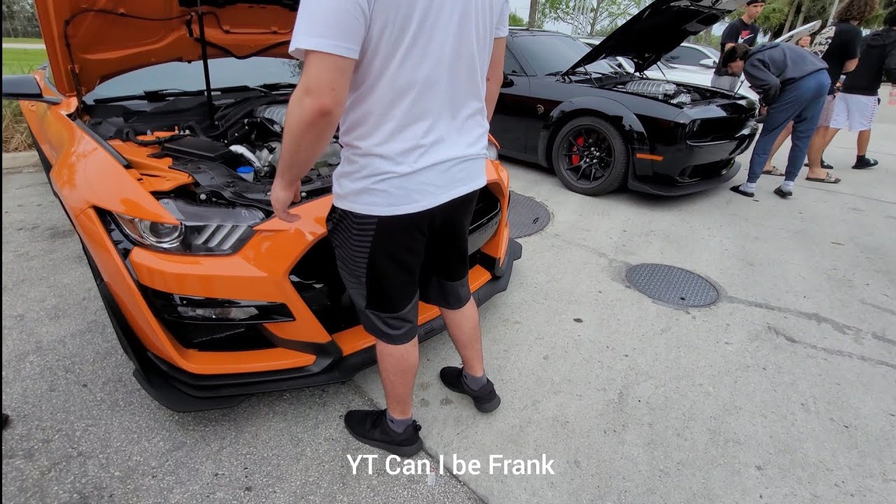 Shelby GT500 vs Hellcat Redeye - YouTube