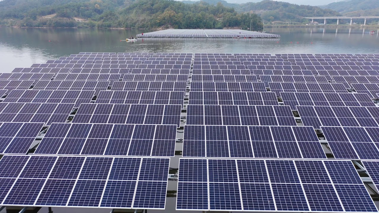 The world's first high strength precast pontoon-based floating solar ...