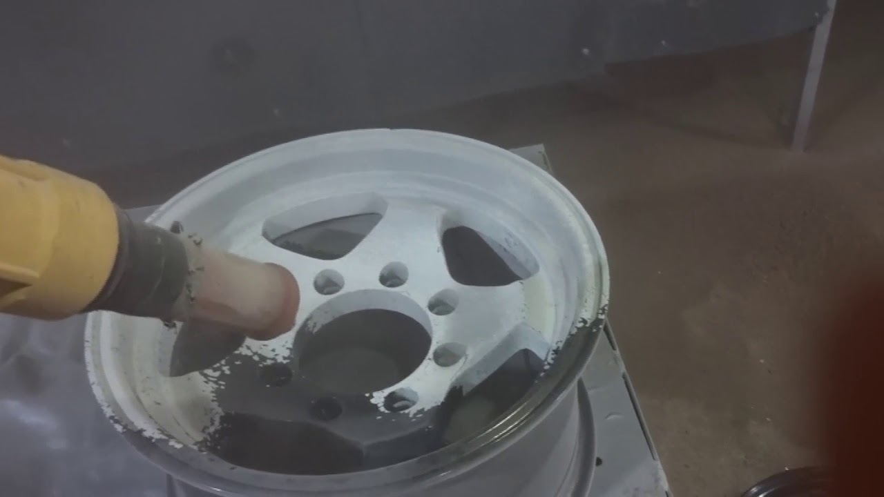 PIASKOWANIE FELGI ALUMINIOWEJ POMALOWANEJ PROSZKOWO - 3 warstwy ...