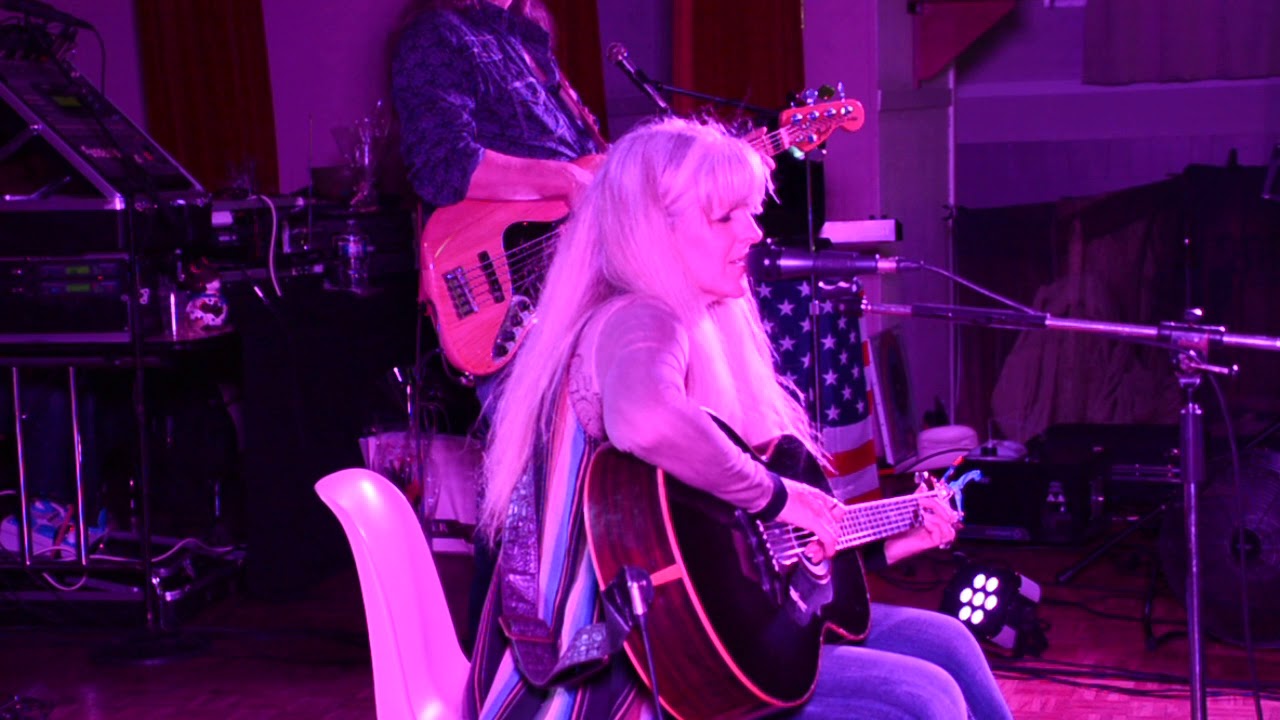 " hallelujah" with Liane Edwards à Saint-Memmie le 25 mai 2019 - YouTube