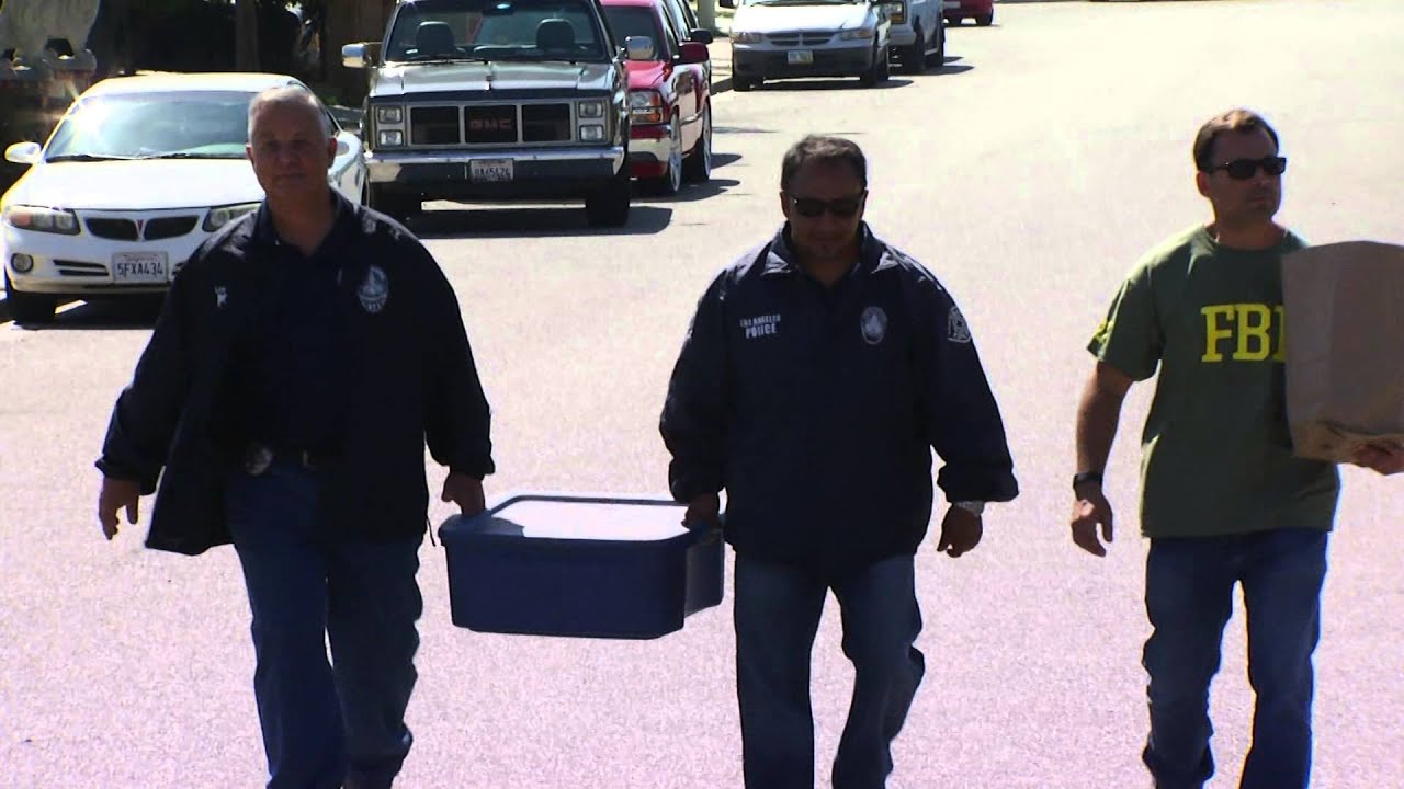 FONTANA: FBI digs up $600,000 in armored car robbery probe - YouTube