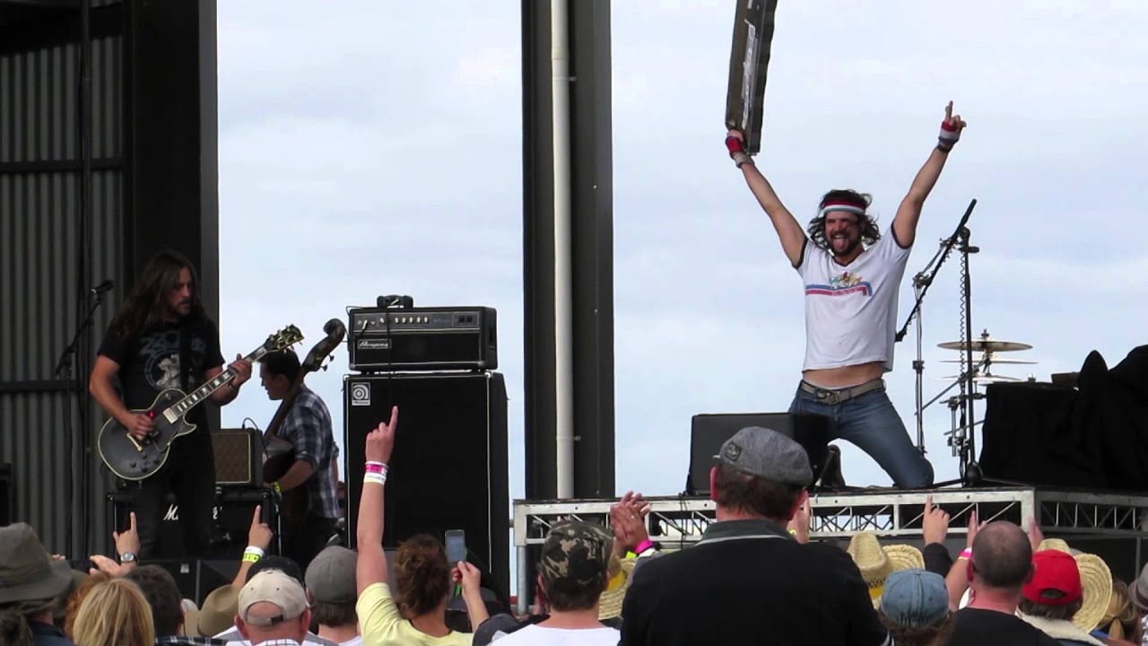 Jackson Firebird - Deni Blues and Roots 2014 - YouTube