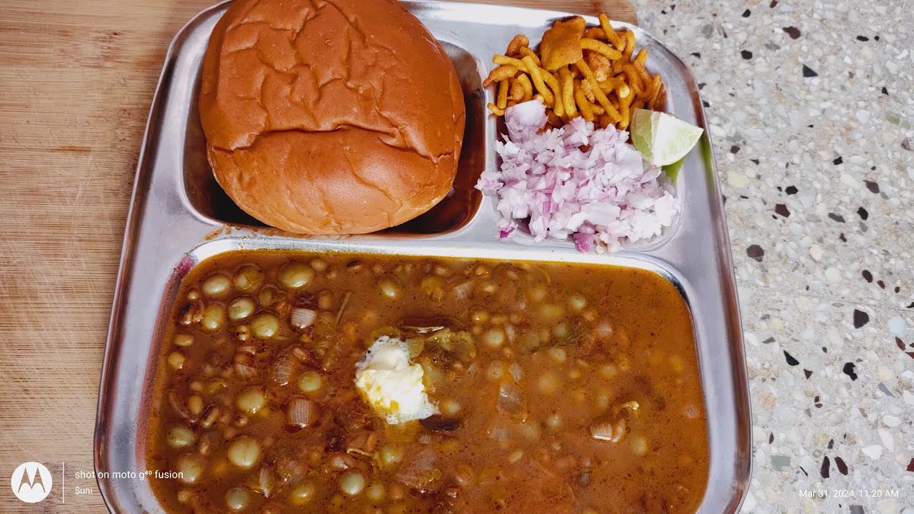 Bread usal recipe| Usal pav | Matar usal bread | How to make usal pav ...