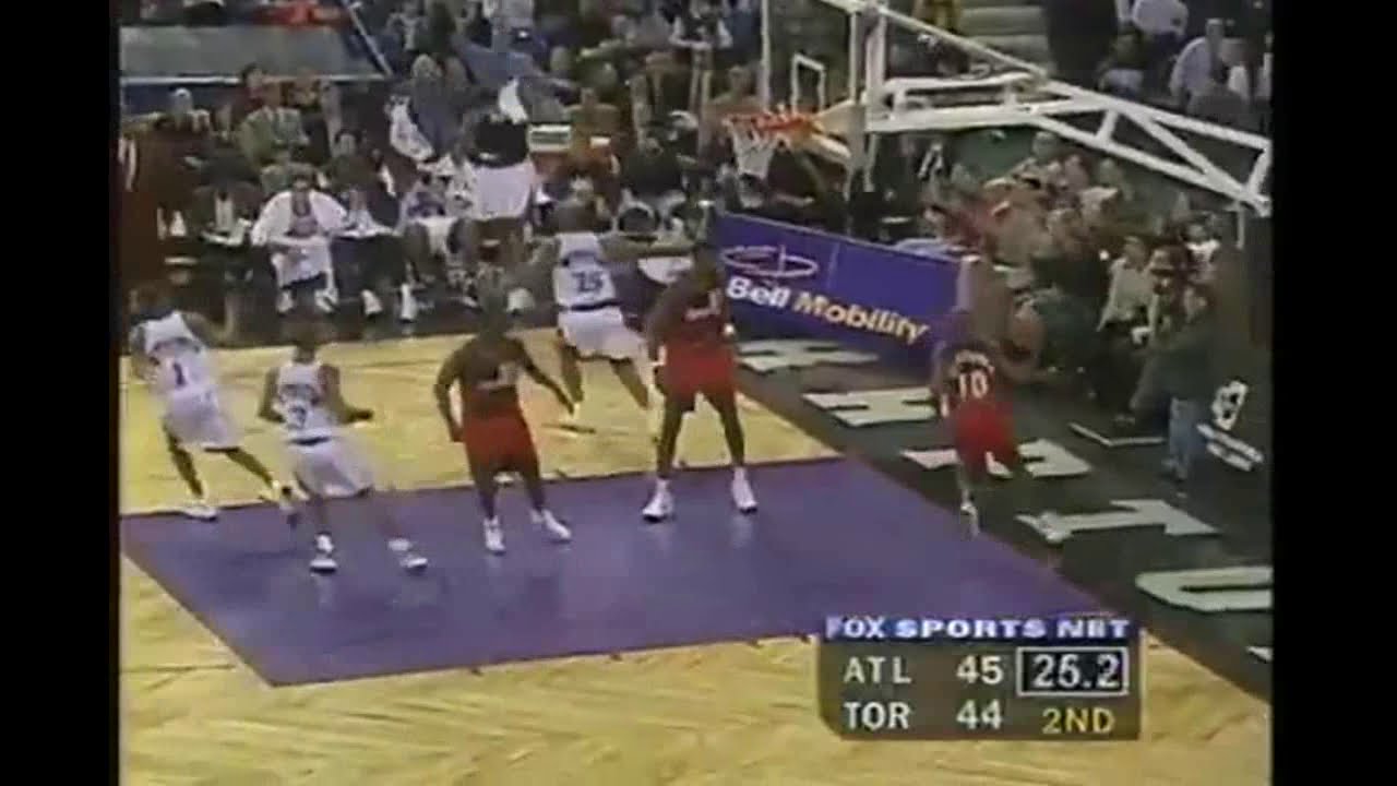 Reggie Slater's Dunk OVER Mutombo (1998) - YouTube