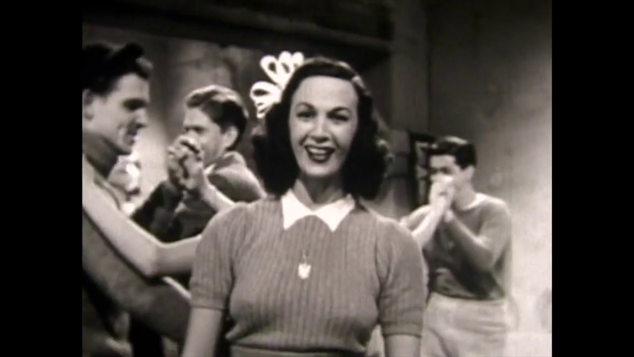 There's A Pampus Moon On The Campus (1942) – Diana Del Rio with Hal ...