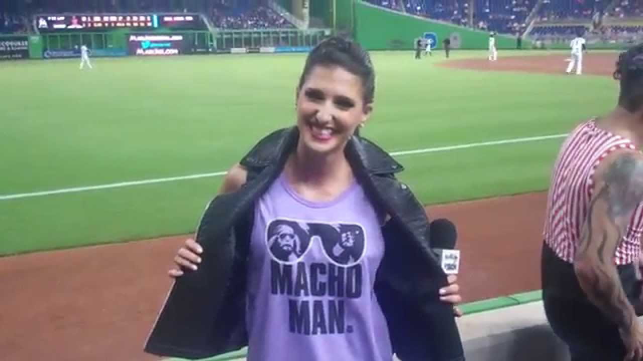 Macho Man Fan Kelly Saco at Legends of Wrestling at Marlins Park - YouTube