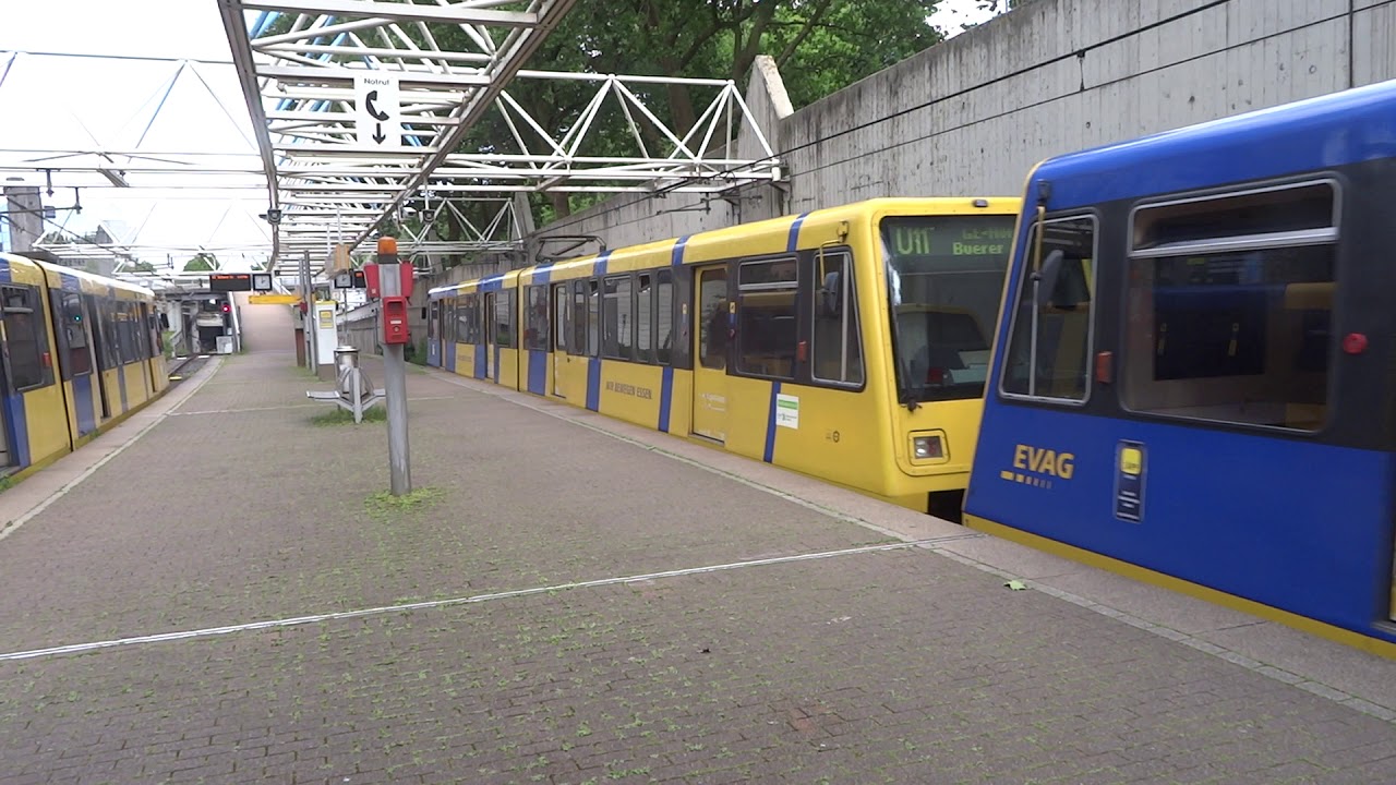 Classic DLR: P86/89 Stock train departing from Messe West Süd Gruga 2 ...