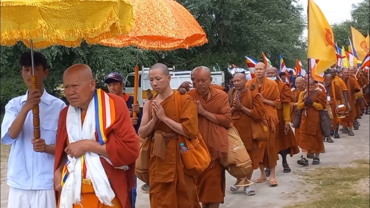 150 Thai monks, lay devotees reach Mahabodhi Ladakh after 45 days of ...