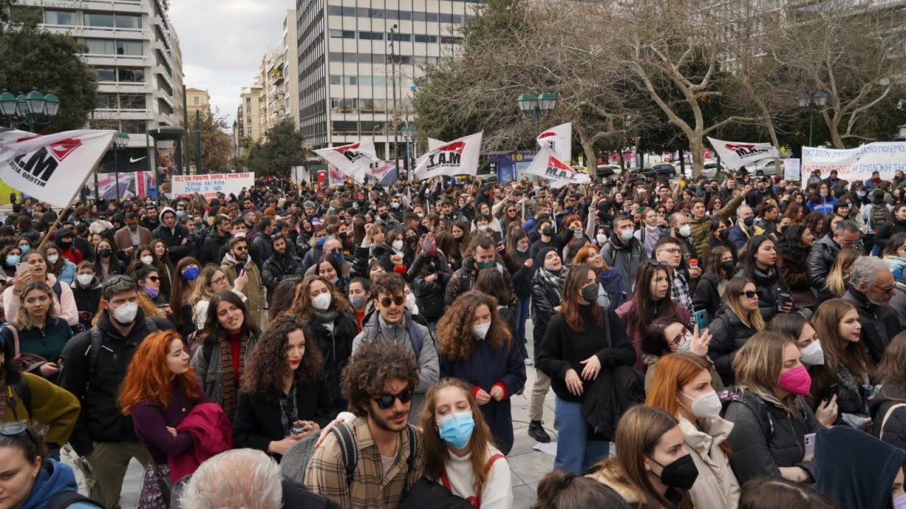 Αποσπάσματα από την αντιπολεμική συναυλία στην Αθήνα - YouTube