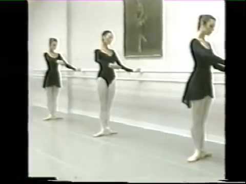 Rond de jambe par terre. Galina Mezentseva.