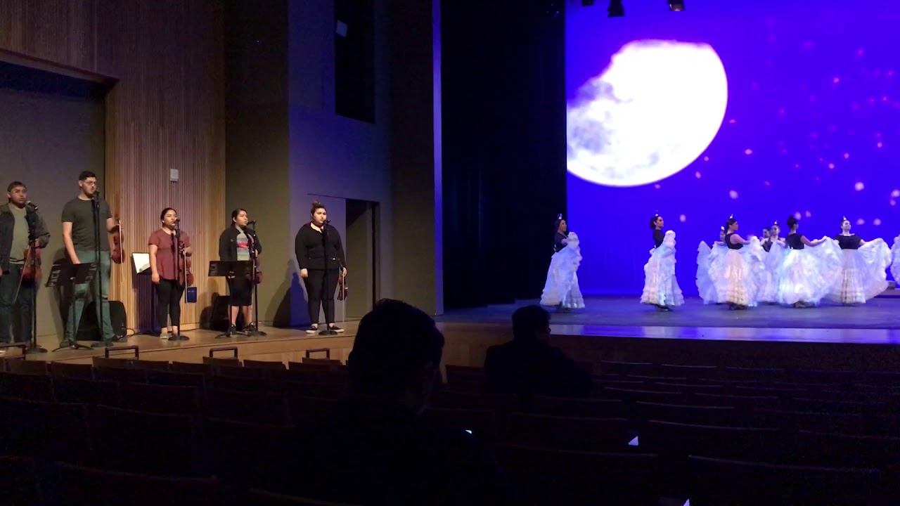 Mariachi Juvenil Aztlan - La Bruja (UTRGV Folklorico) - YouTube