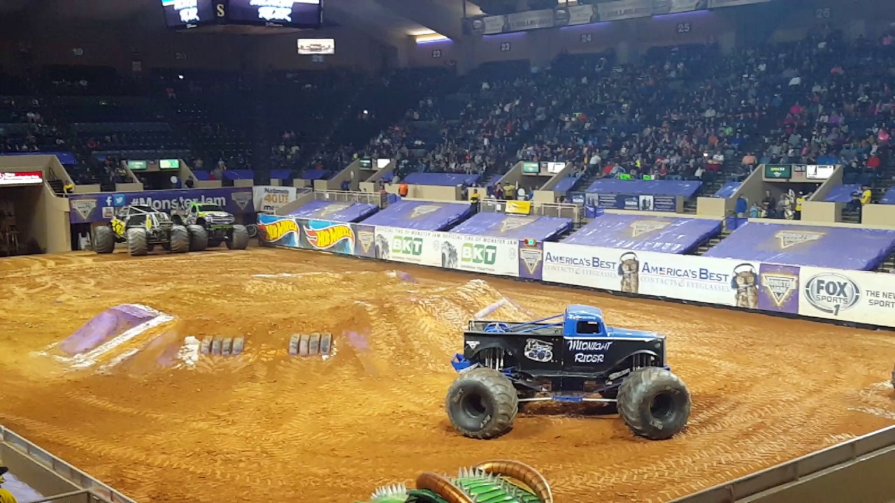 Monster Jam 2017 | Roanoke, Virginia | Midnight Rider Wheelie - YouTube