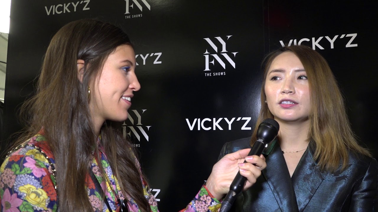 Vicky Zhang 纽约春夏时装周 2018 - YouTube