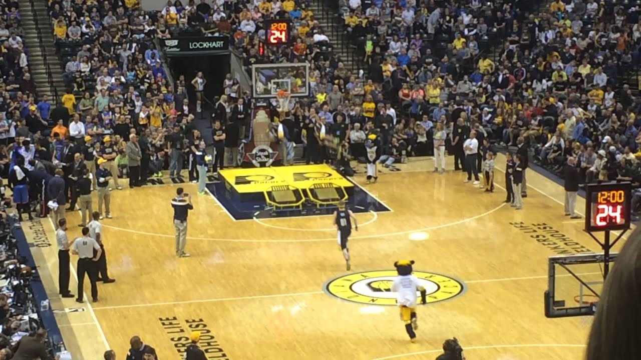 Indiana Pacers halftime trampoline dunk show - YouTube