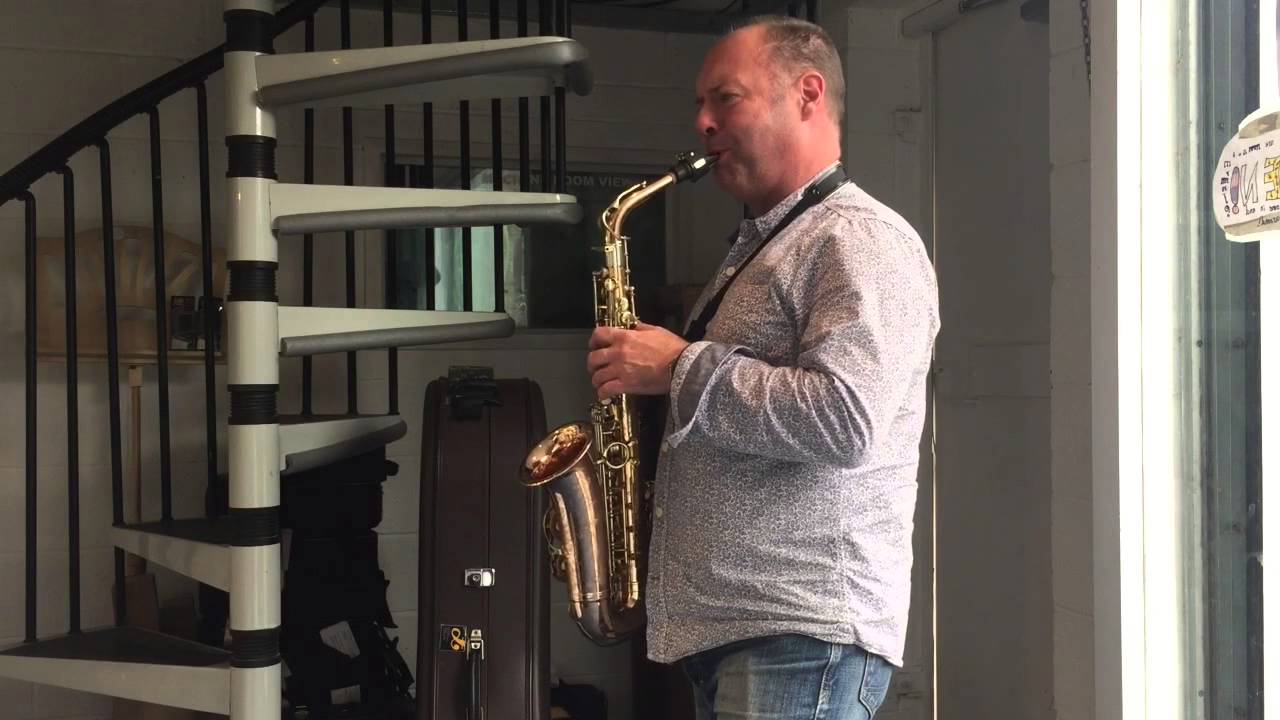 Neil Shaw-Hulme plays HANSON saxophones - YouTube
