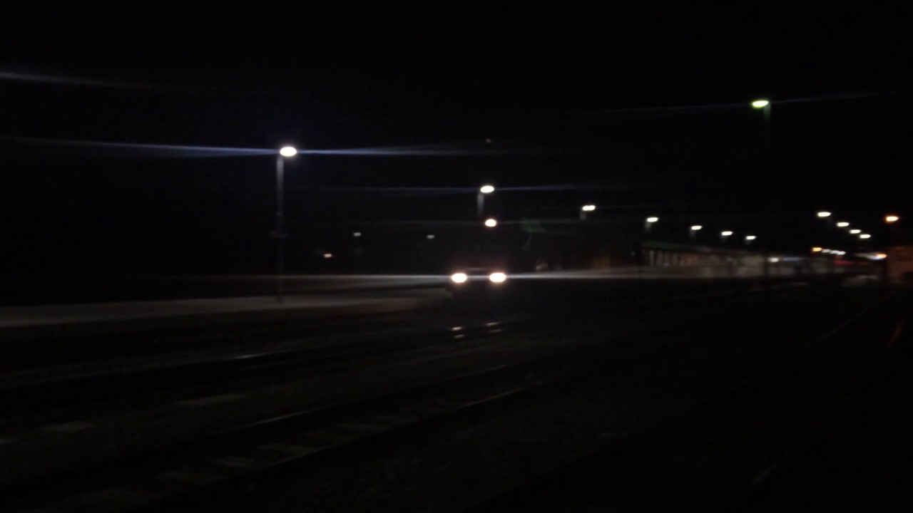 Passage d'un train en gare de Coppet - YouTube