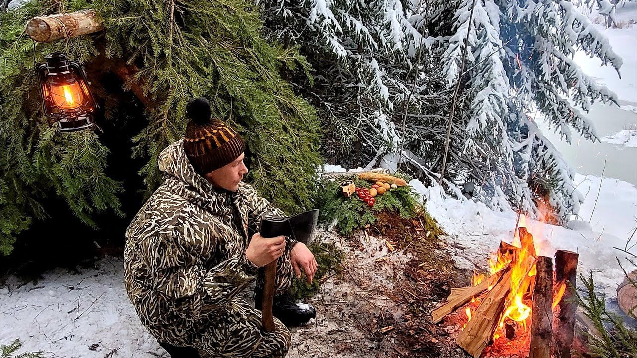 A two-day hike in the winter forest.I'm building a primitive shelter ...