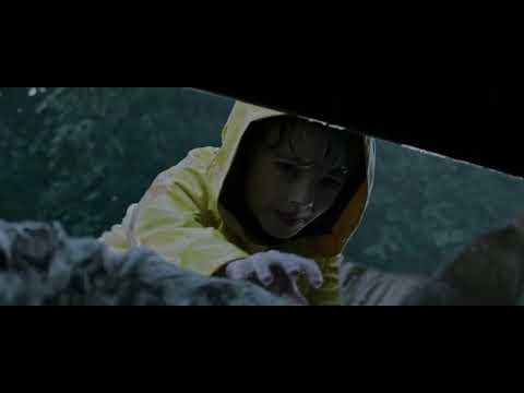 Pennywise arranca o braço de George (It - A Coisa 2017)
