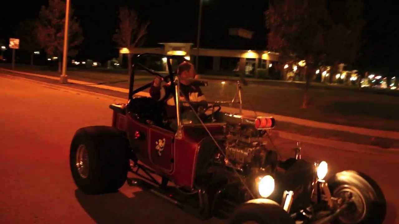 T-Bucket, dig racing machine, wheelie on the street! - YouTube