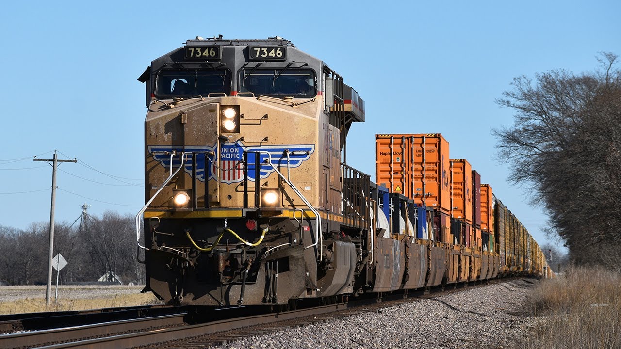 Union Pacific C45ACCTE 7346 Leads NS 110 - YouTube