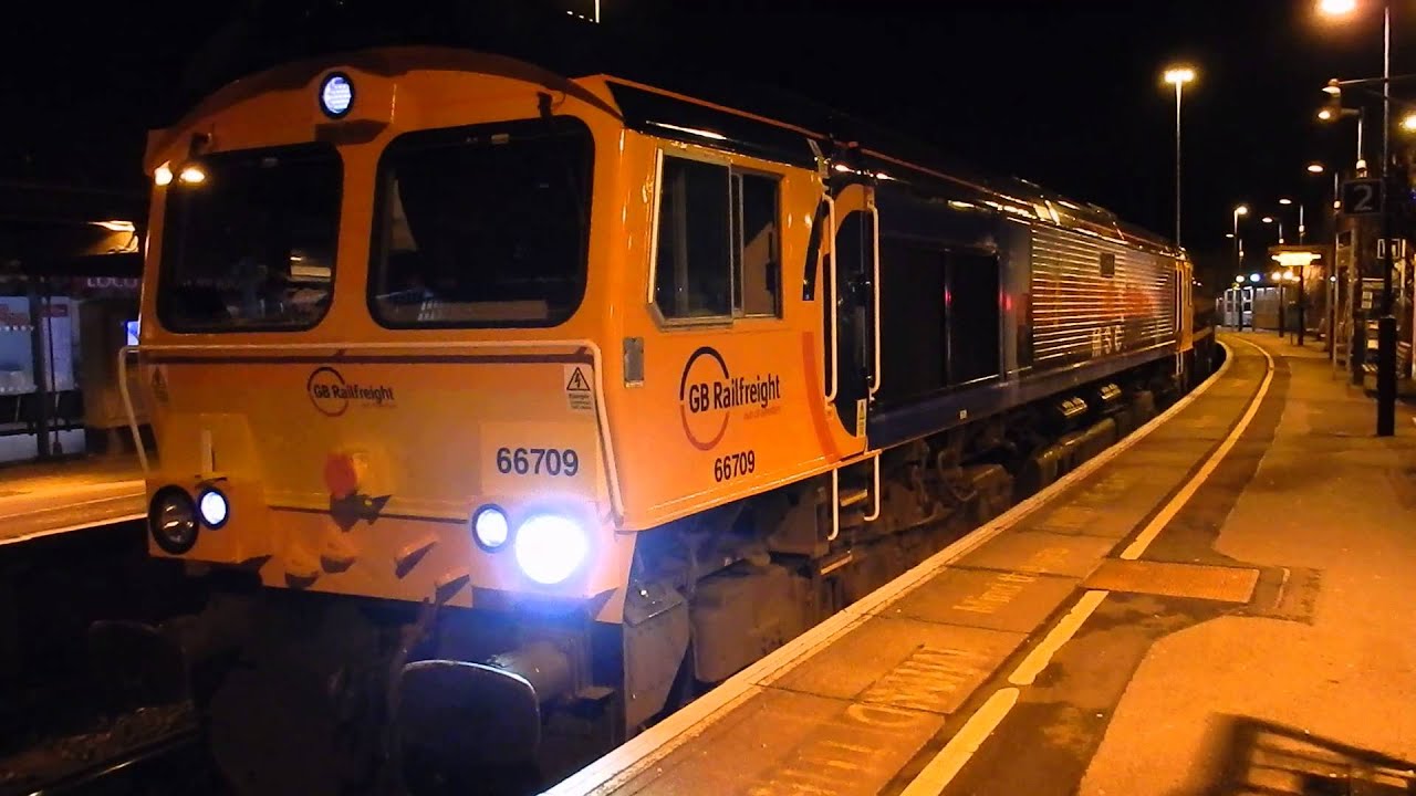 GBRF 66709 + 66738 with Railvac passes Poole - YouTube