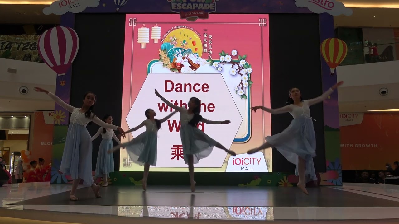 Dance Performance “Dance with the Wind” 舞蹈表演《乘风》 - YouTube