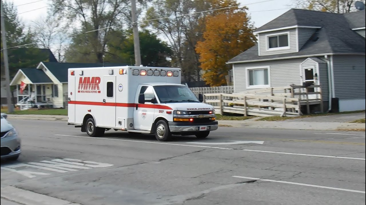 Saginaw Michigan MMR Ambulance Responding PRIORITY 1 To A MEDICAL ...