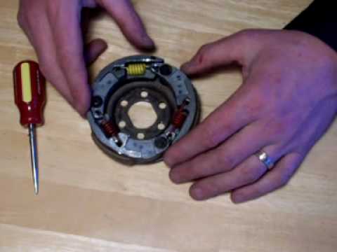 Changing scooter clutch springs the EASY way - Part 2 - YouTube