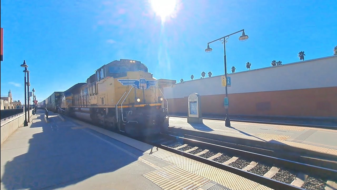 Metrolink Trains F125 with K3 and EMD Thunder Cab Leader at Glendale ...