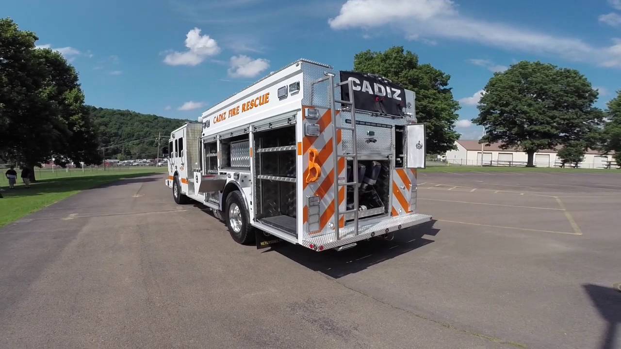 4 Guys Fire Trucks-Cadiz, OH Custom Top Mount Pumper - YouTube