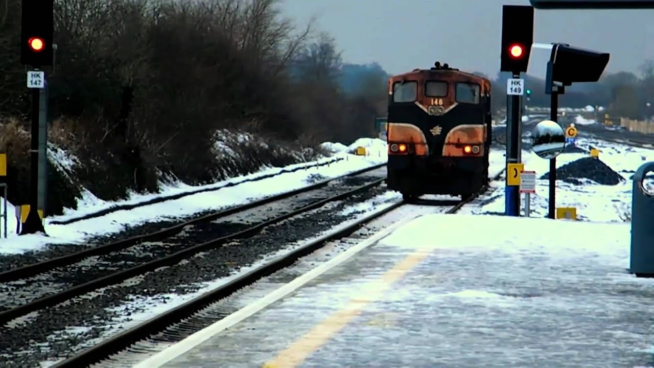 Irish Rail diesel in snow - YouTube