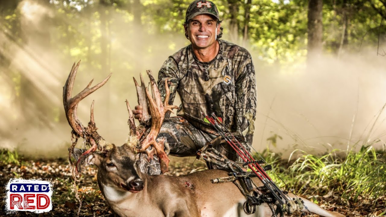 Dentist Bags Potentially Record-Breaking Buck Behind His Office - YouTube