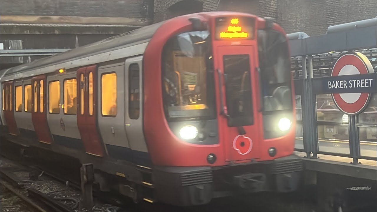 London Underground - Metropolitan line train at Baker Street - YouTube