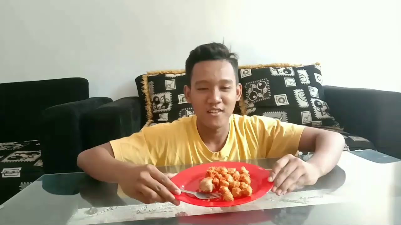 Mukbang pentol seblak dower - YouTube