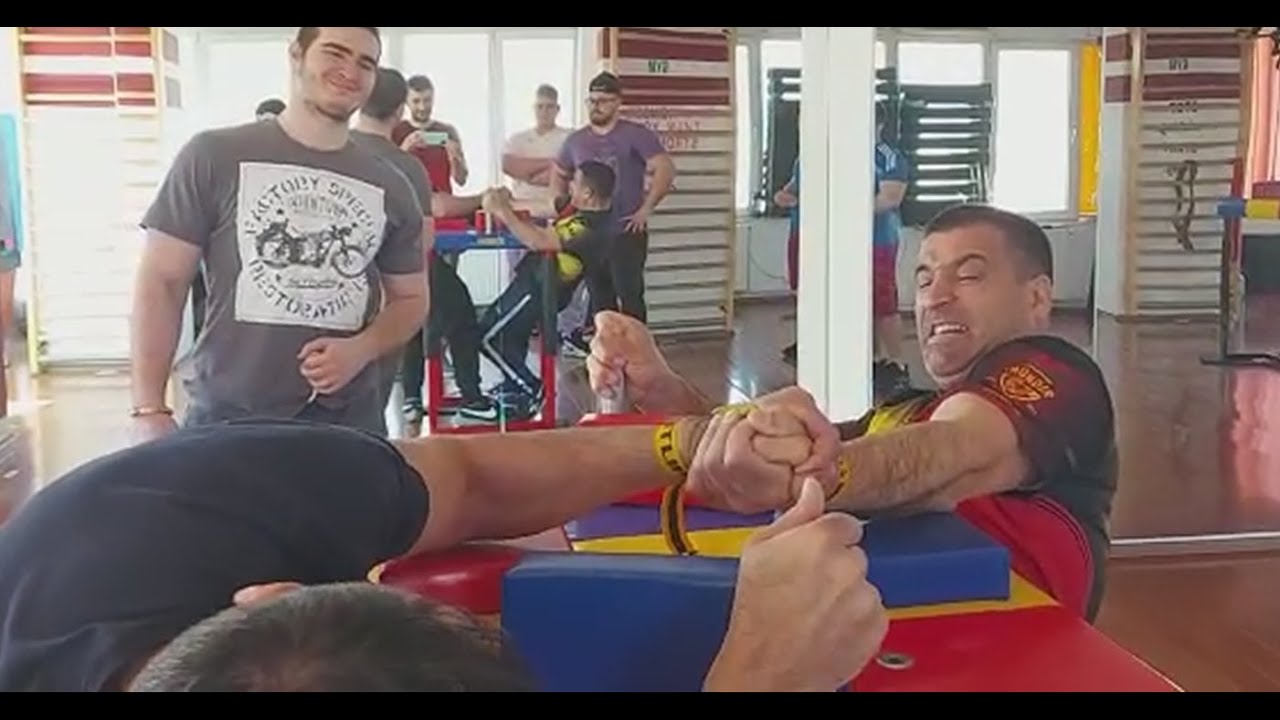 DANIEL ANDRONACHE VS CATALIN "VAN DAMME" NEAGU (ARMWRESTLING SPARRING ...