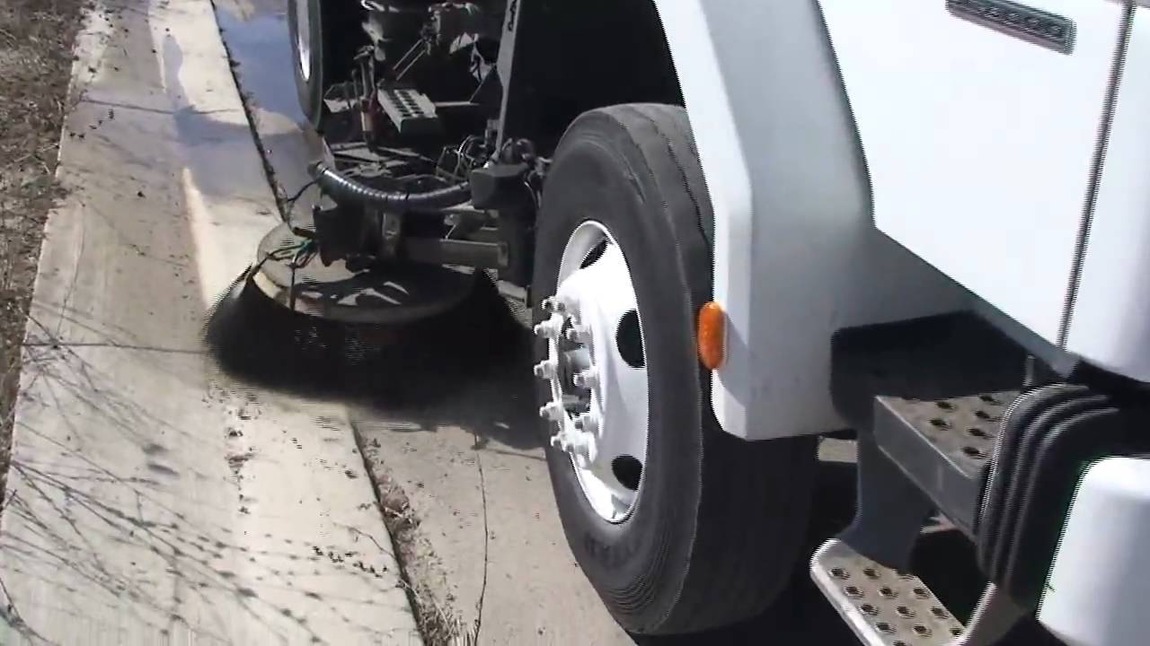 BROCK SWEEPING | DETROIT | MICHIGAN | STREET SWEEPING | - YouTube