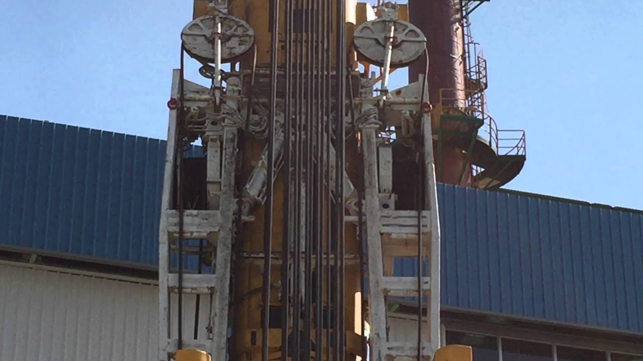 Giant Demag AC700 with luffing - YouTube
