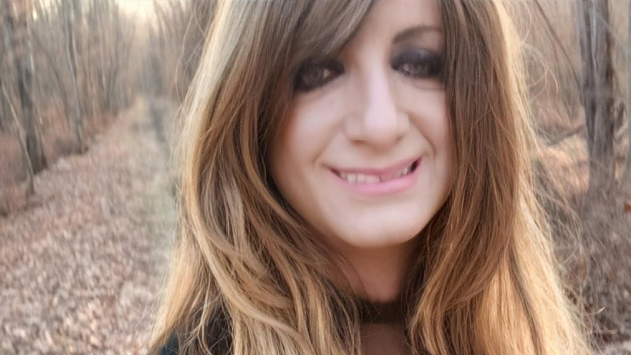 Lorri is checking out a new hiking trail - YouTube