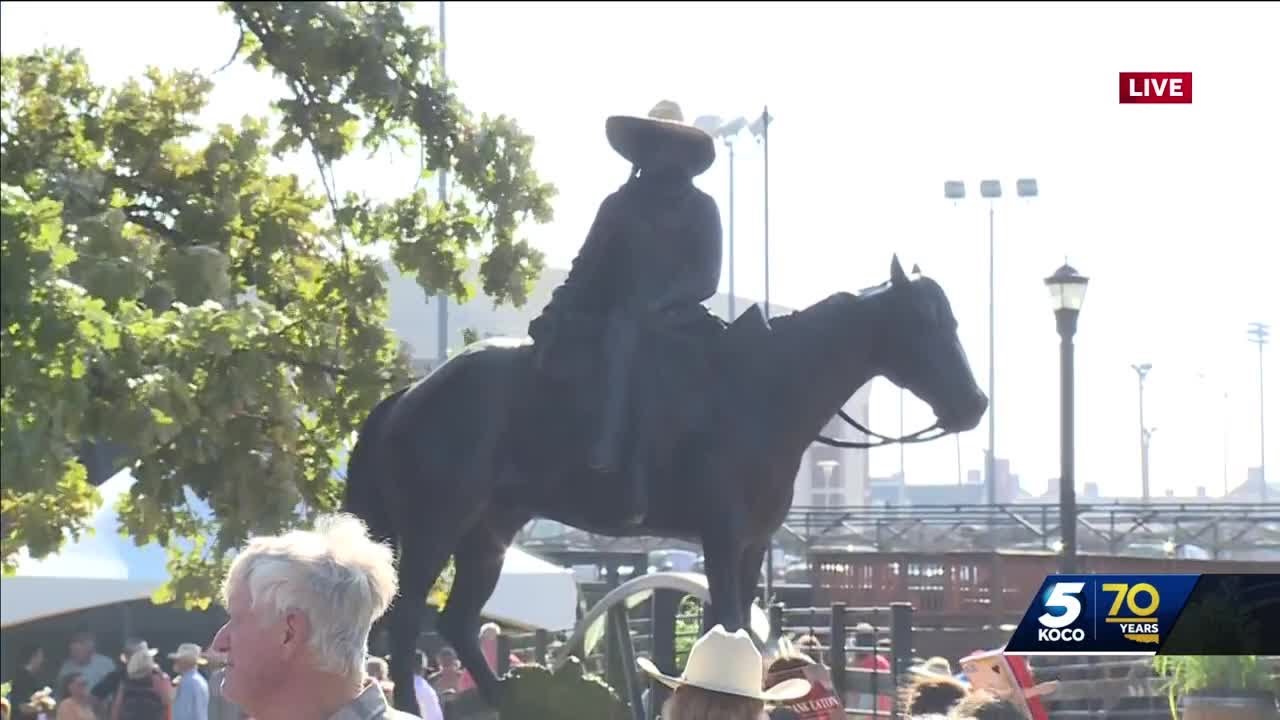 Oklahoma State University unveils Pistol Pete statue - YouTube