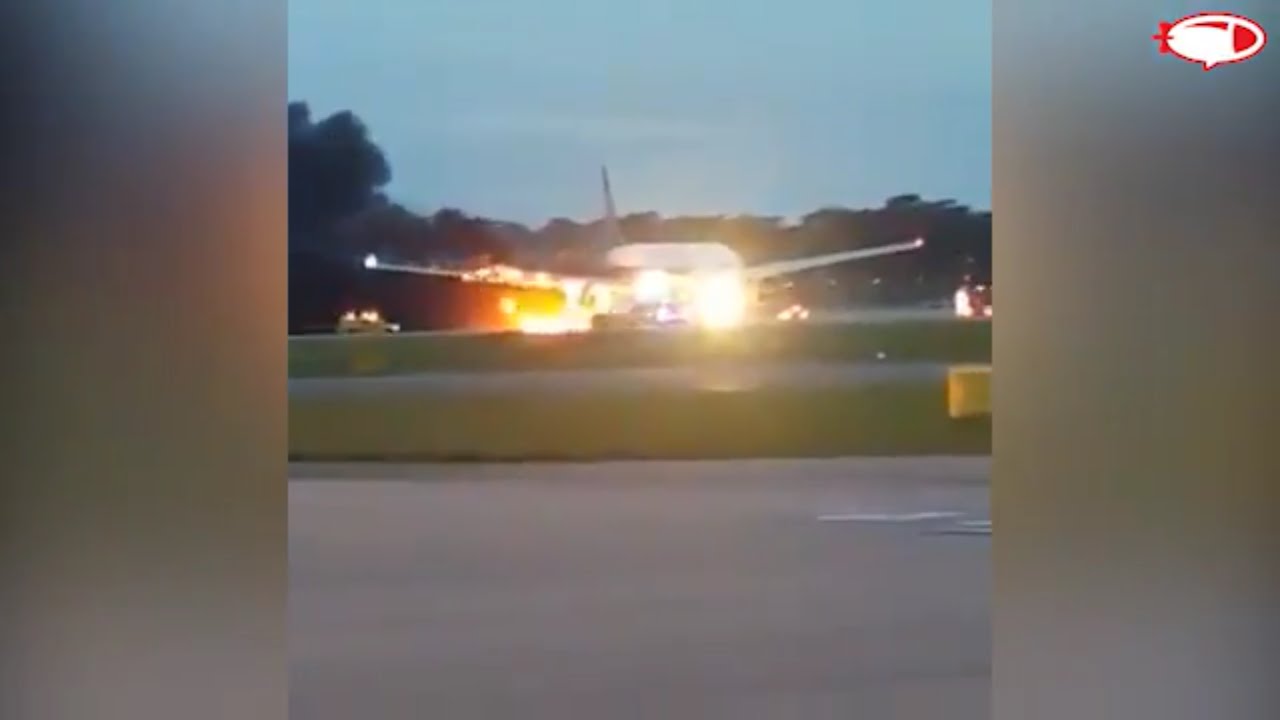 Singapore Airlines flight 368 Burning on Runway - YouTube