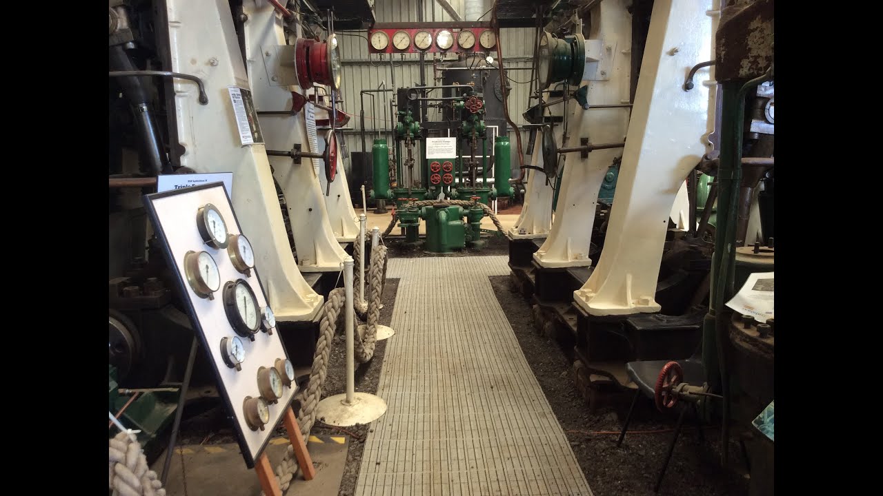 Triple Expansion Steam Engine running. - YouTube