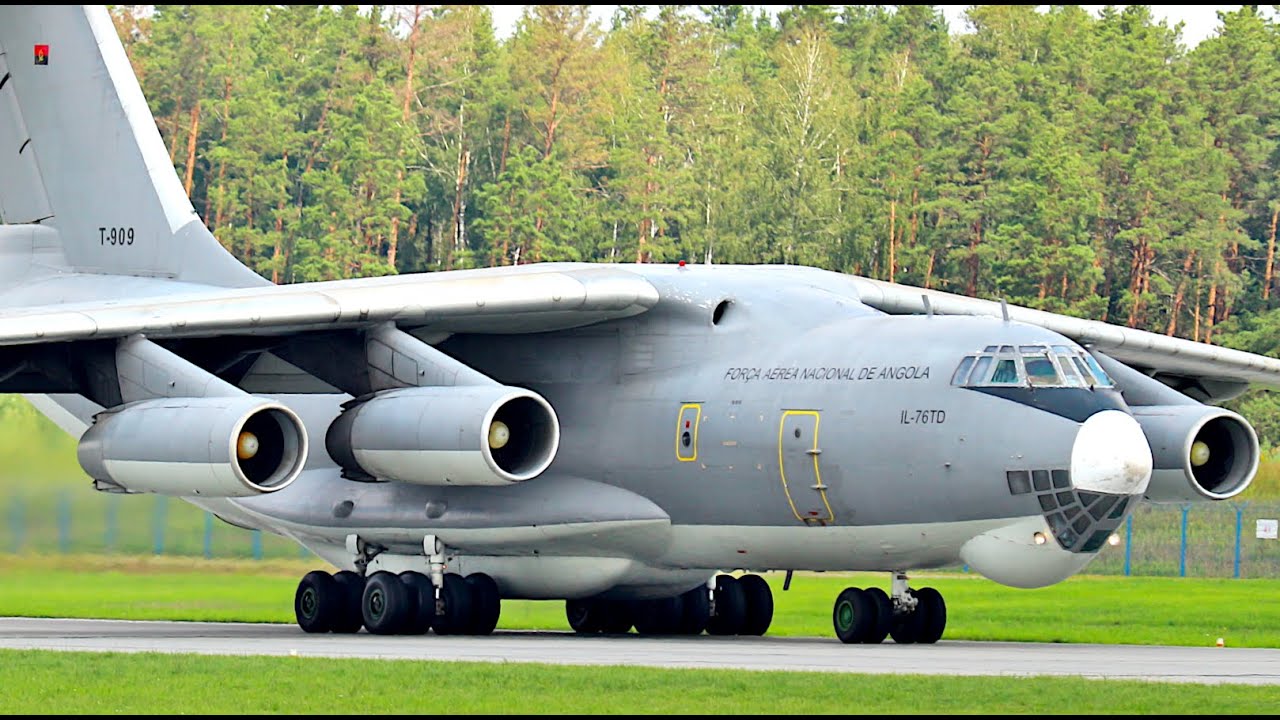 African IL-76 is landing - earth trembles. Angola AF. - YouTube