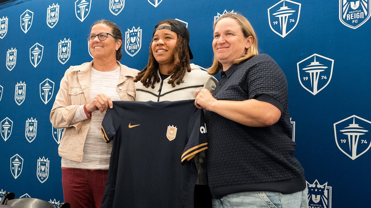 Press Conference: Mia Fishel, Lesle Gallimore, Laura Harvey - YouTube