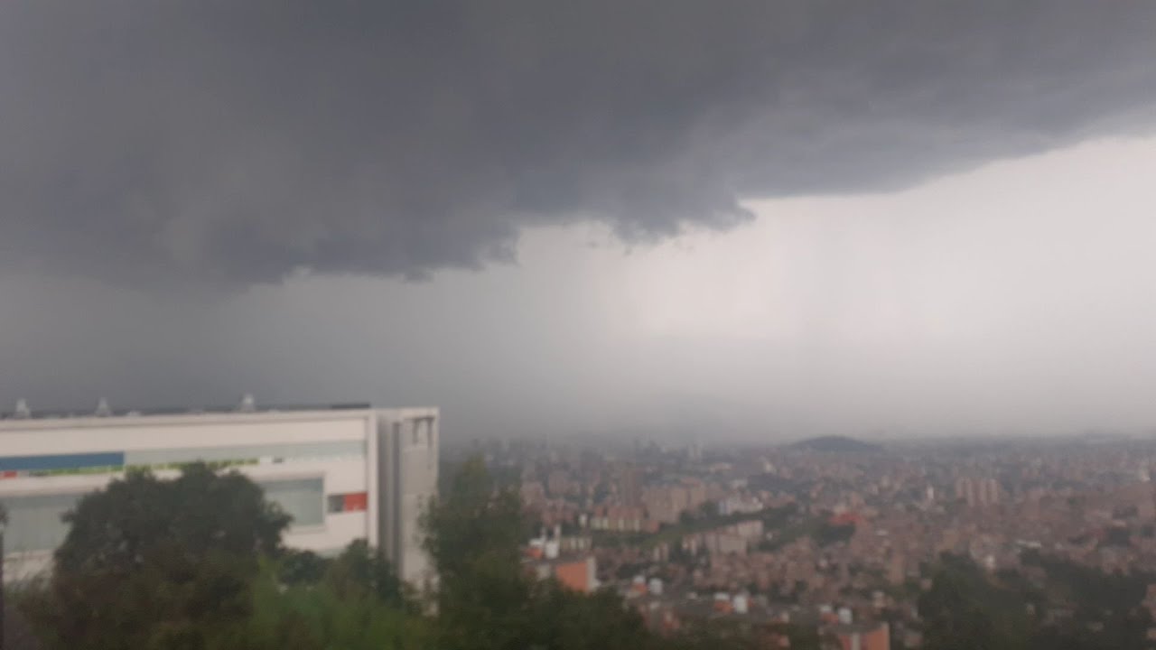 SUPER TORMENTA EN MEDELLÍN COLOMBIA - YouTube