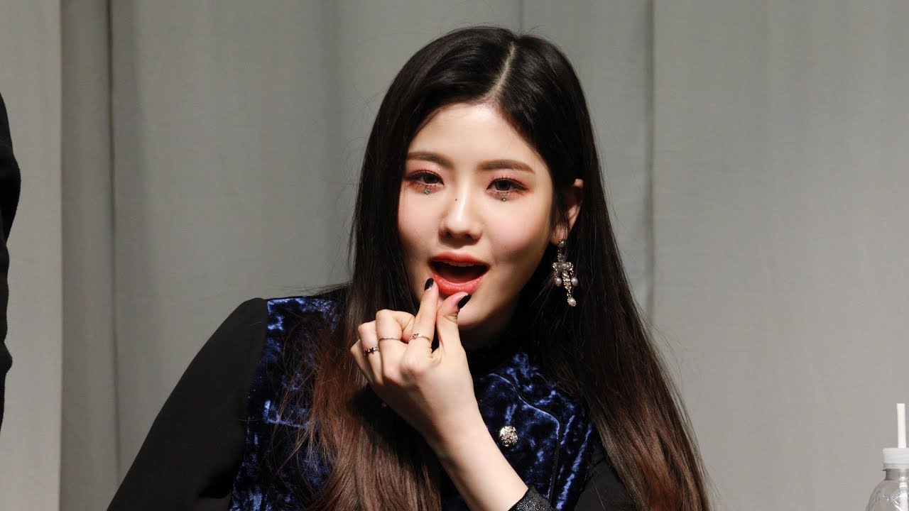 180204 구구단(Gugudan)-혜연(Hyeyeon)-합정팬싸인회 - YouTube