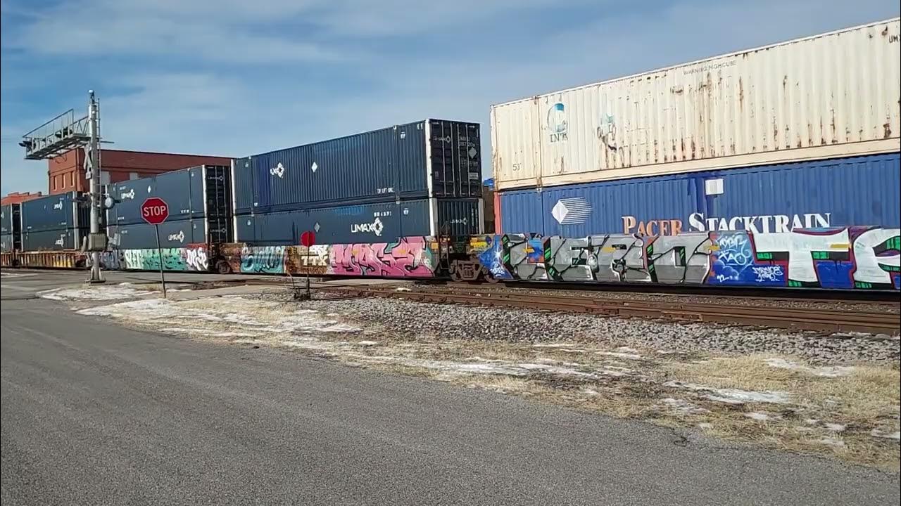UP 9028 leads a decent sized EB Intermodal with No DPUs - YouTube