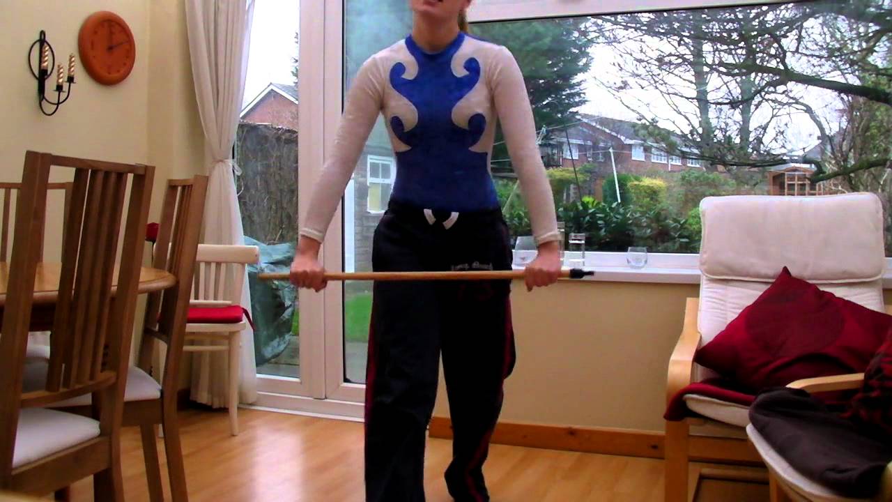 Strange shoulder trick - YouTube