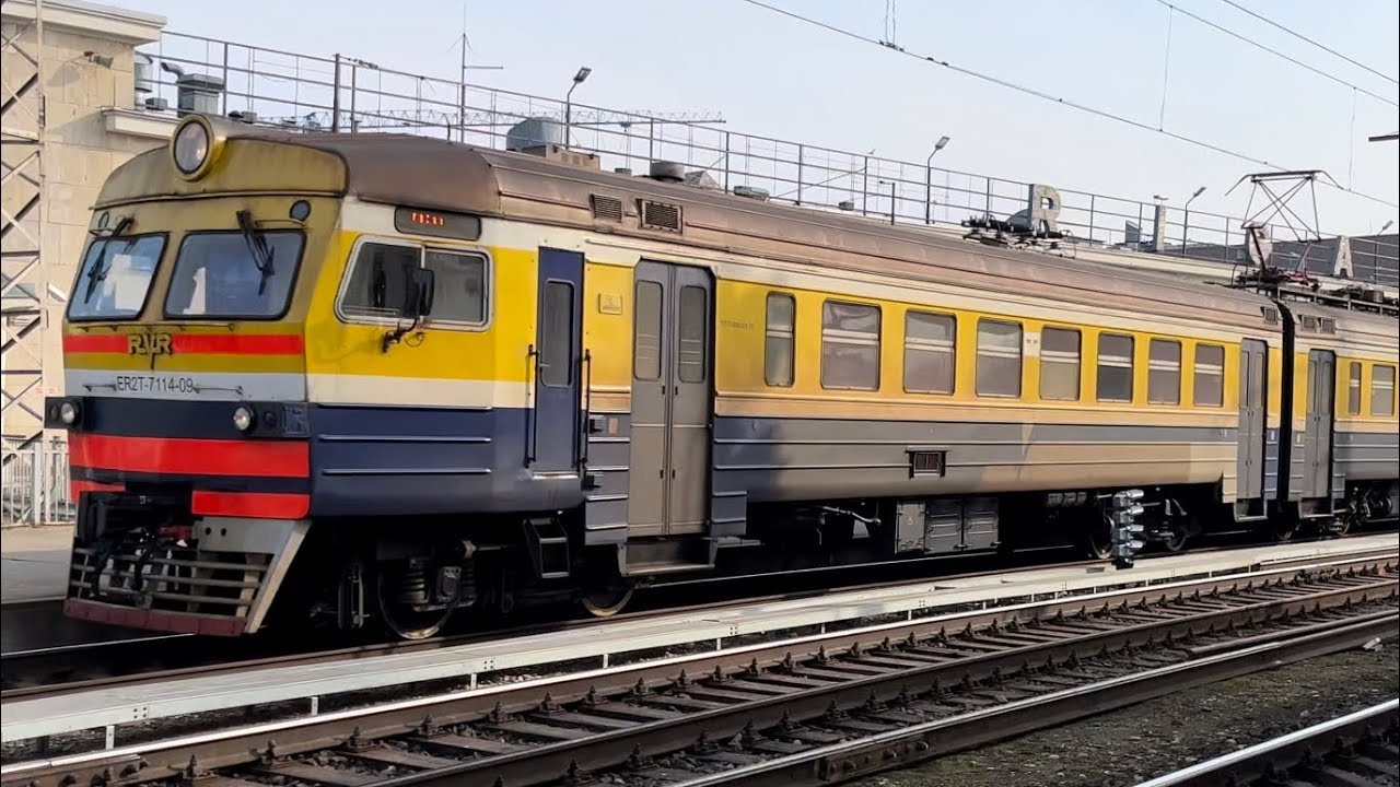 PV ER2T-7114 at Riga Pasazieru, Latvia (12/04/23) - YouTube