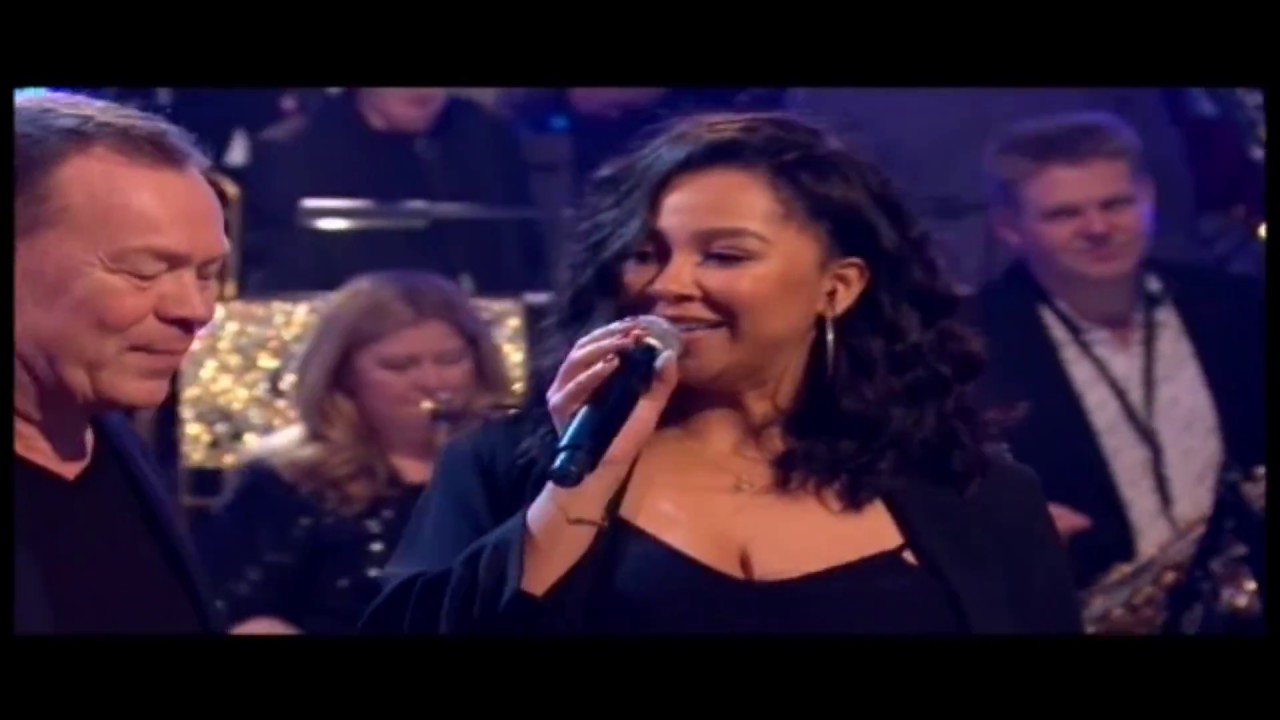 Ali & Kaya Campbell, Astro & Mickey Virtue - I Got You Babe 2017 - YouTube